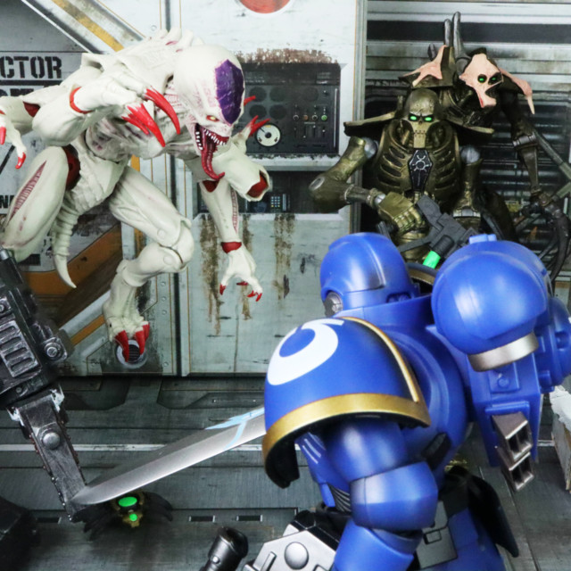 McFarlane Toys WARHAMMER 40,000 NECRON WARRIOR &TYRANID GENESTEALER ...